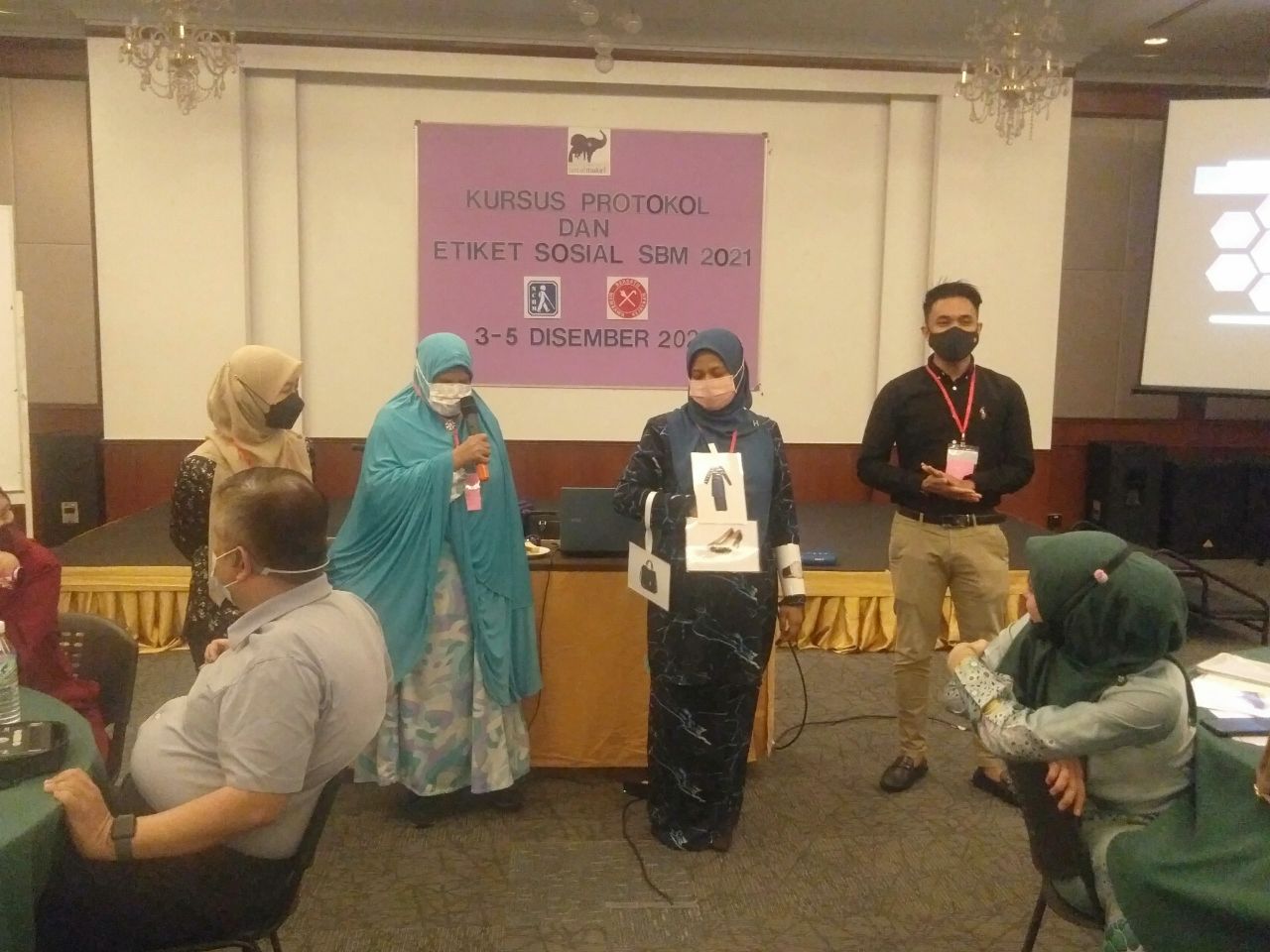 Kursus Protokol Dan Etiket Sosial : Awaken Training & Consultancy